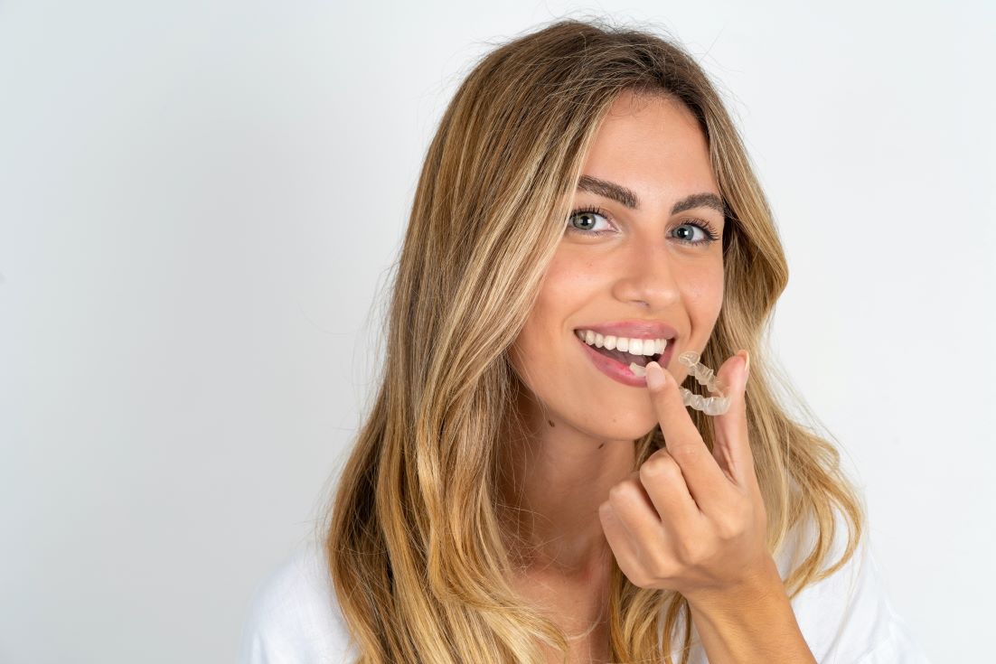 How To Fix Misaligned Teeth with Clear Aligners - SMILES ON 35th